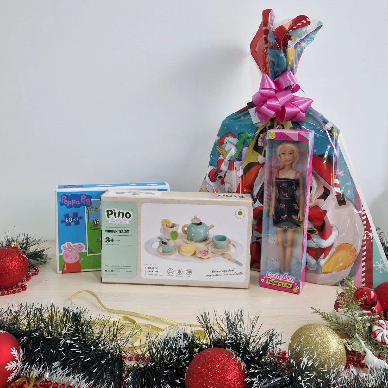 Novogodišnji paketić za devojčice od 2999 din 2024, 3-5g