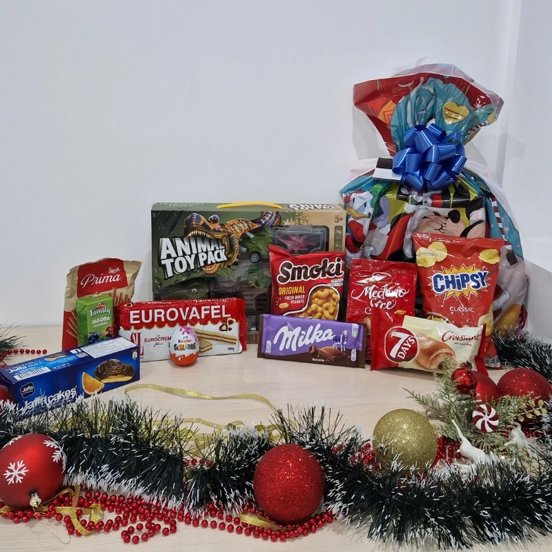 Novogodišnji slatki paketić za dečake od 2299 din 2024, 3-5g