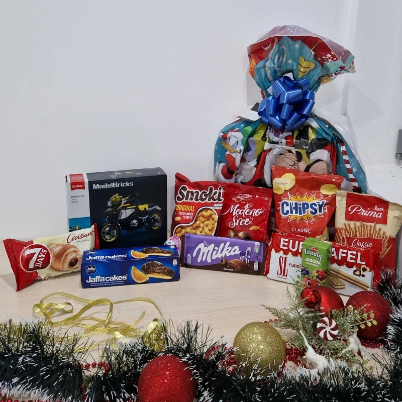 Novogodišnji slatki paketić za dečake od 2299 din 2024, 5-7g