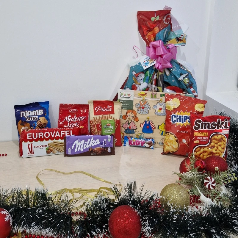 Novogodišnji slatki paketić za devojčice od 1699 din 2024, 1-3g