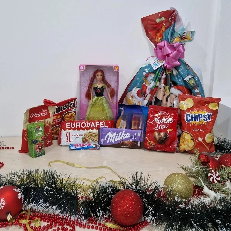 Novogodišnji slatki paketić za devojčice od 1699 din 2024, 3-5g