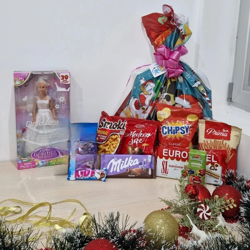 Novogodišnji slatki paketić za devojčice od 1699 din 2024, 5-7g